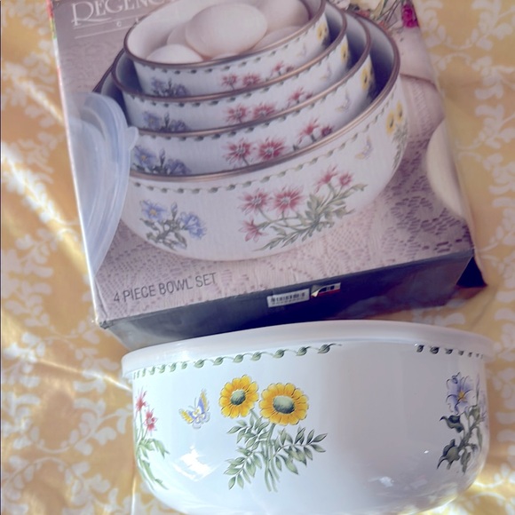 Kitchen | Regency Nesting Bowls With Lids 4 Bowls | Poshmark